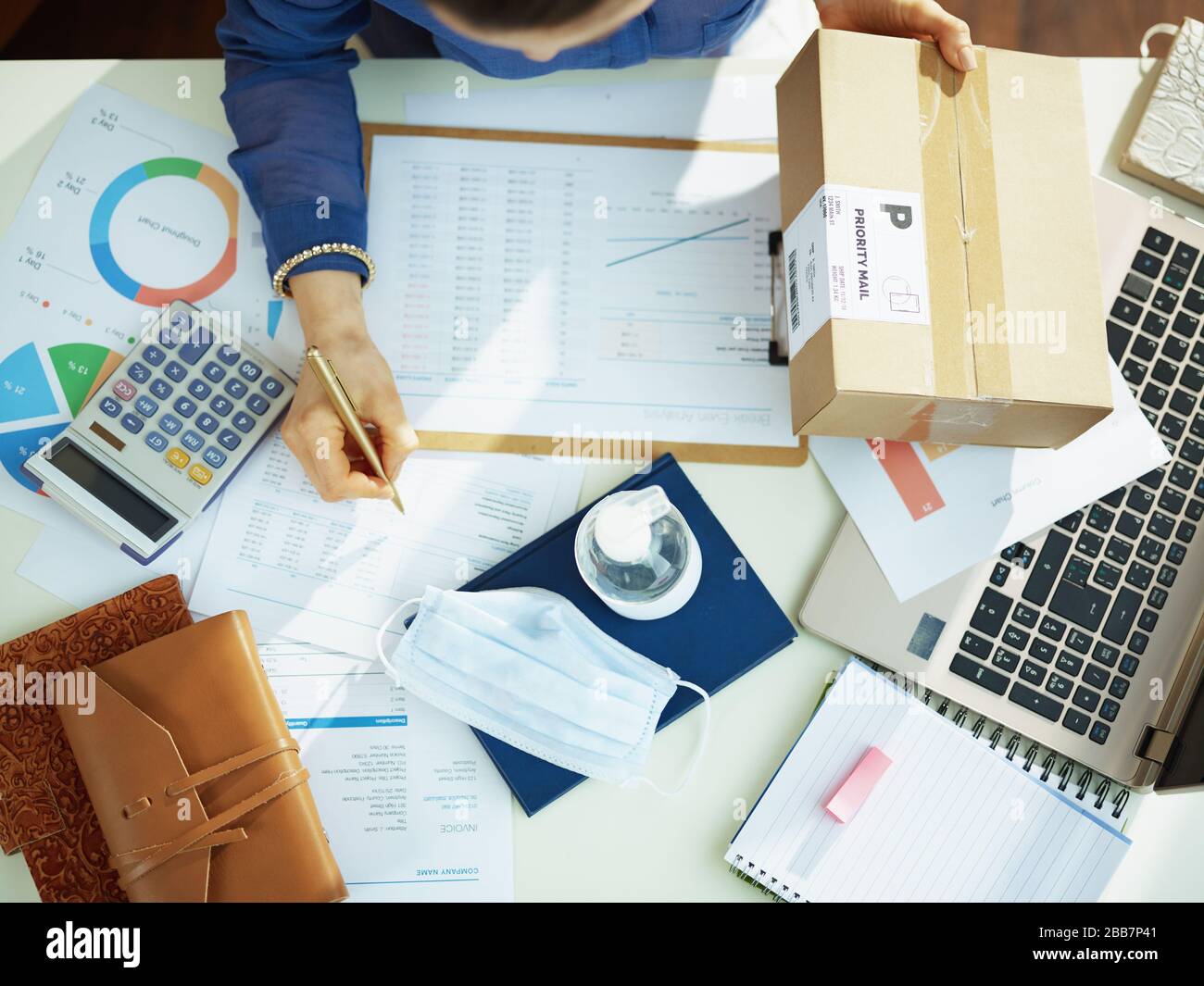 Parcel documents hi-res stock photography and images - Alamy