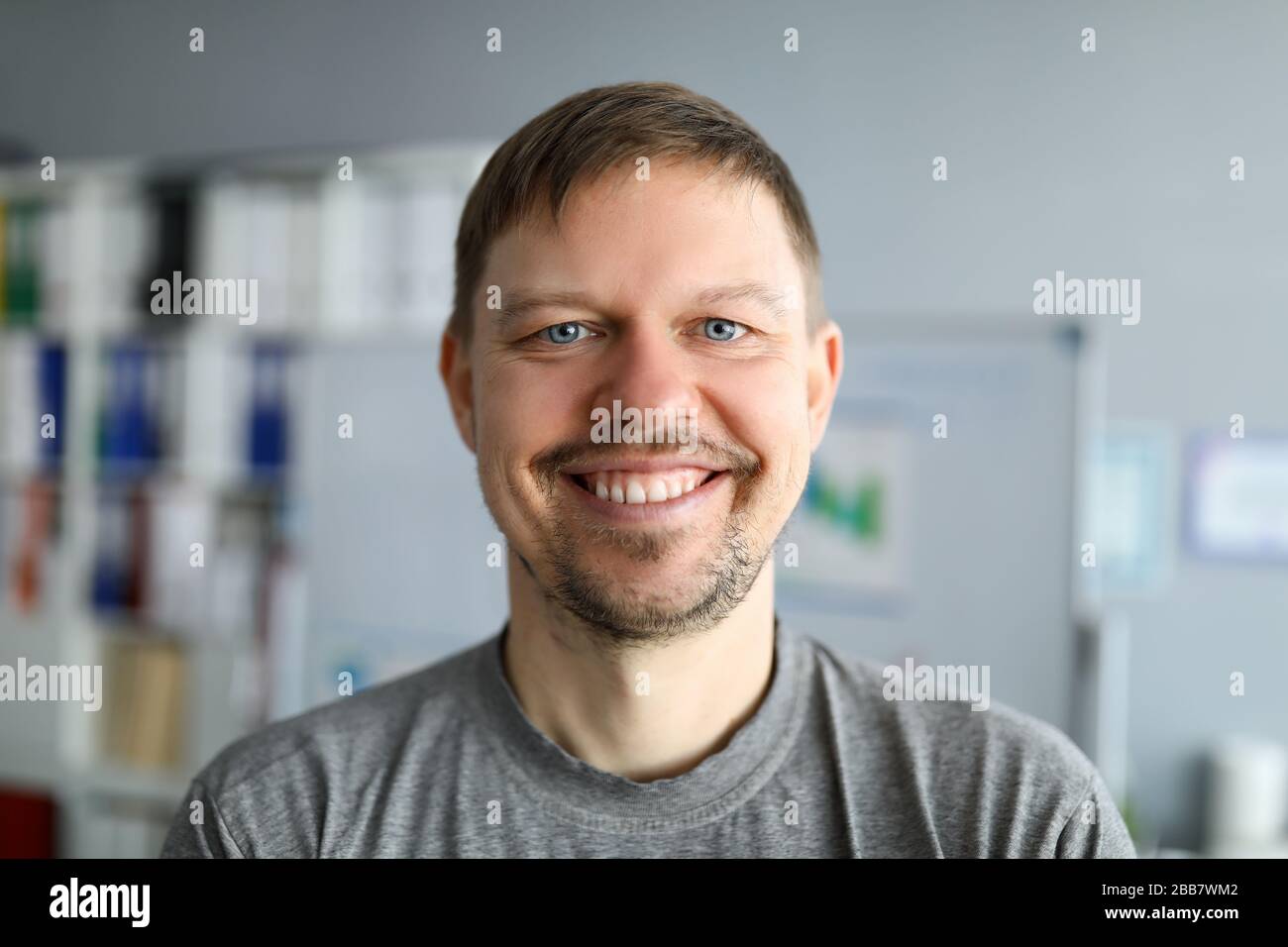 Smiles man hi-res stock photography and images - Alamy