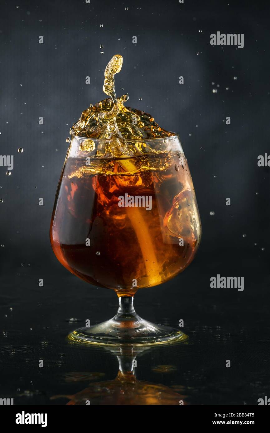splashes, cognac, drink, alcohol, amber, liquid, glass, glass, bright ...