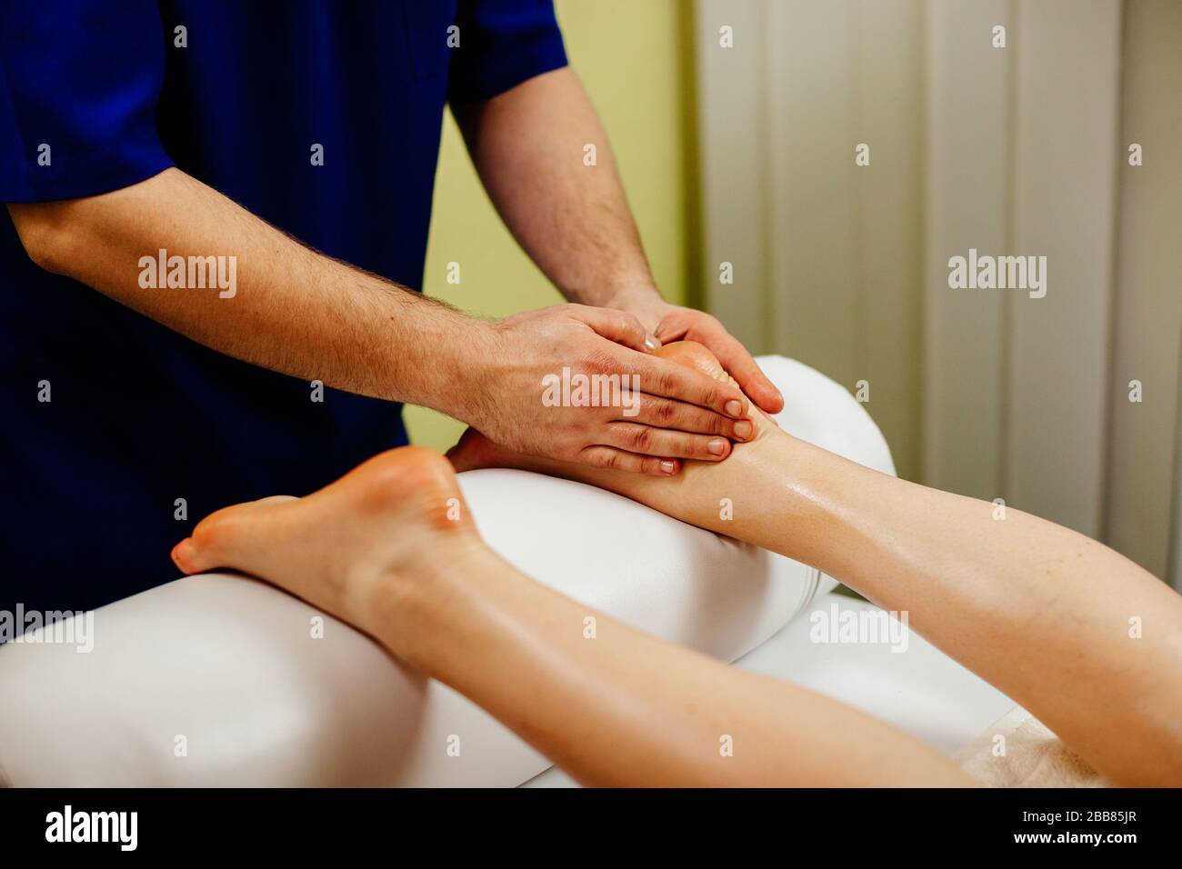 Chinese center massage hi-res stock photography and images - Alamy