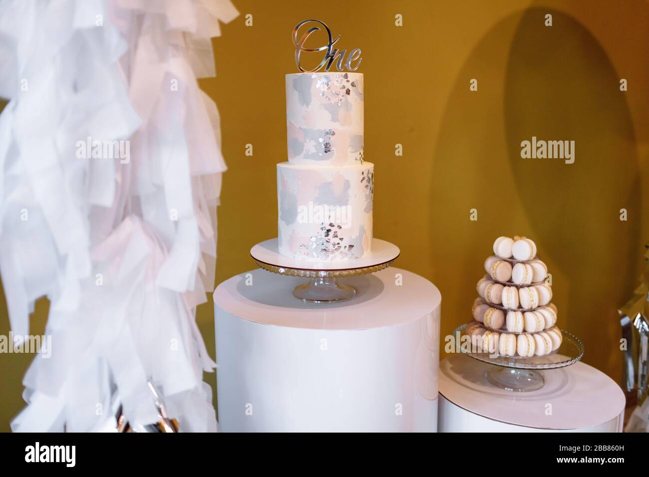 Two Story Cake High Resolution Stock Photography and Images - Alamy