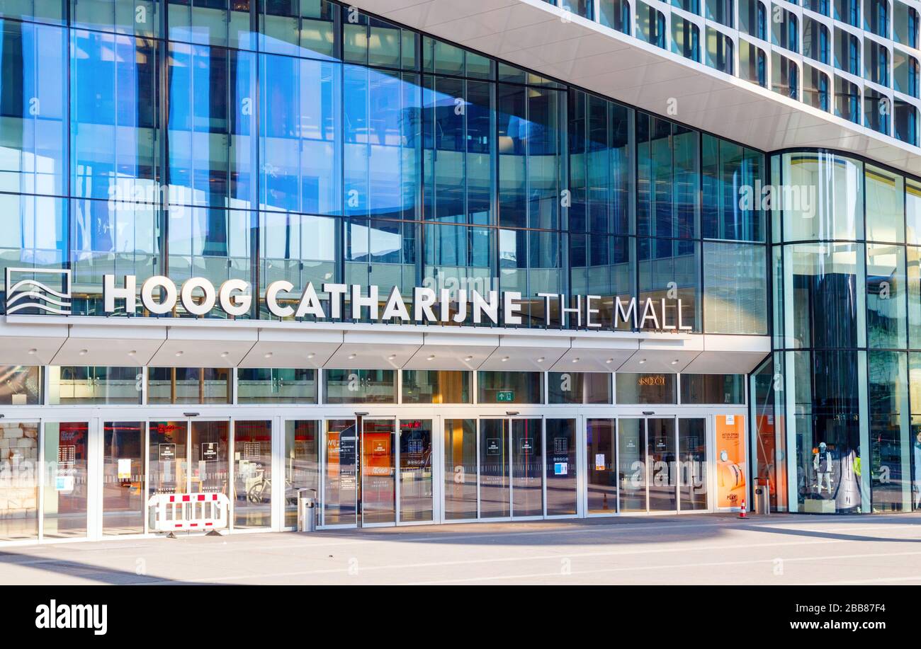 Quiet moment at the Station Square (Stationsplein) with the entrance of ...