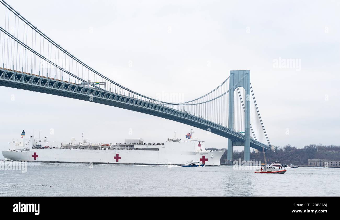 New York, NY - March 30, 2020: USNS Comfort Navy ship with 1000 beds to ...
