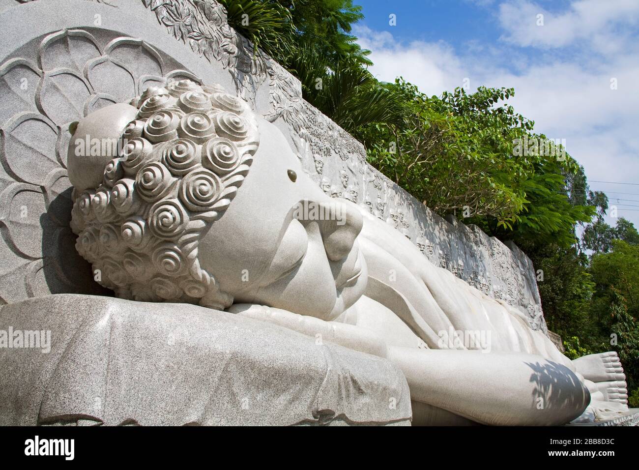 Reclining Buddha at Long Son Pagoda, Nha Trang City, Vietnam, Asia ...