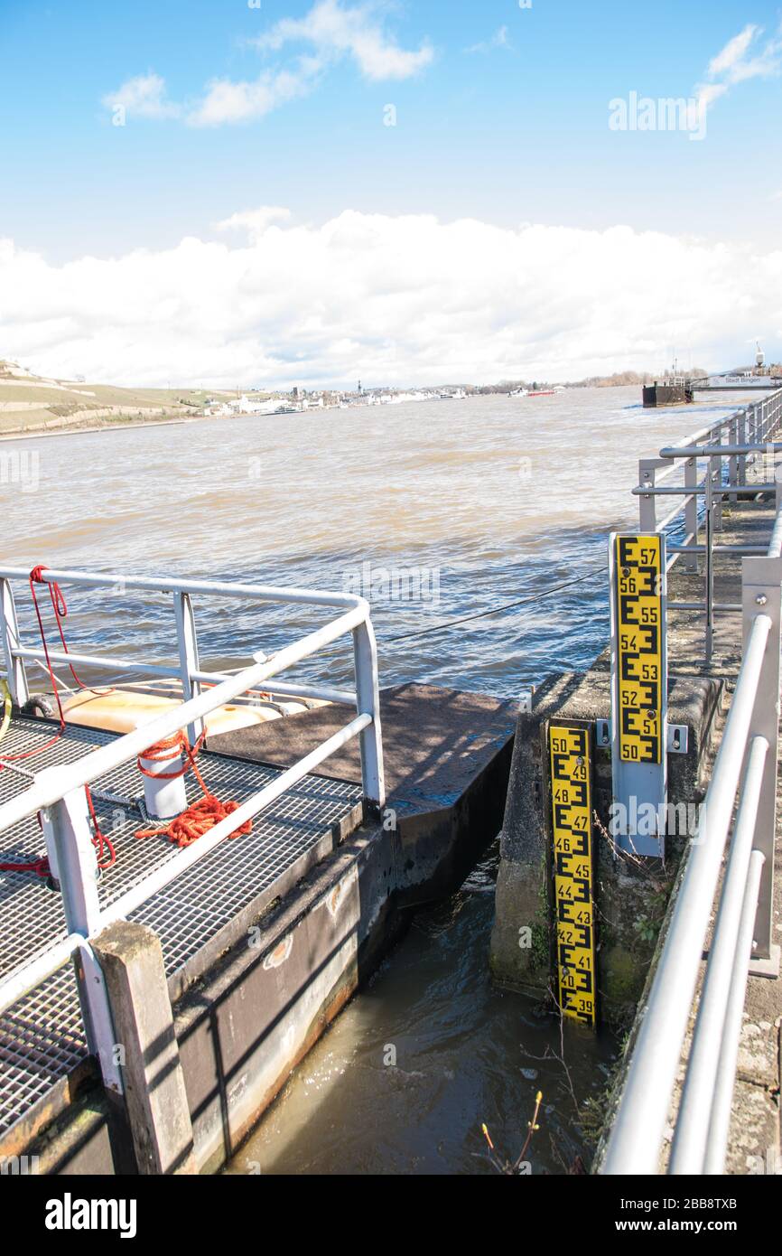 Row boat ferry hi-res stock photography and images - Alamy