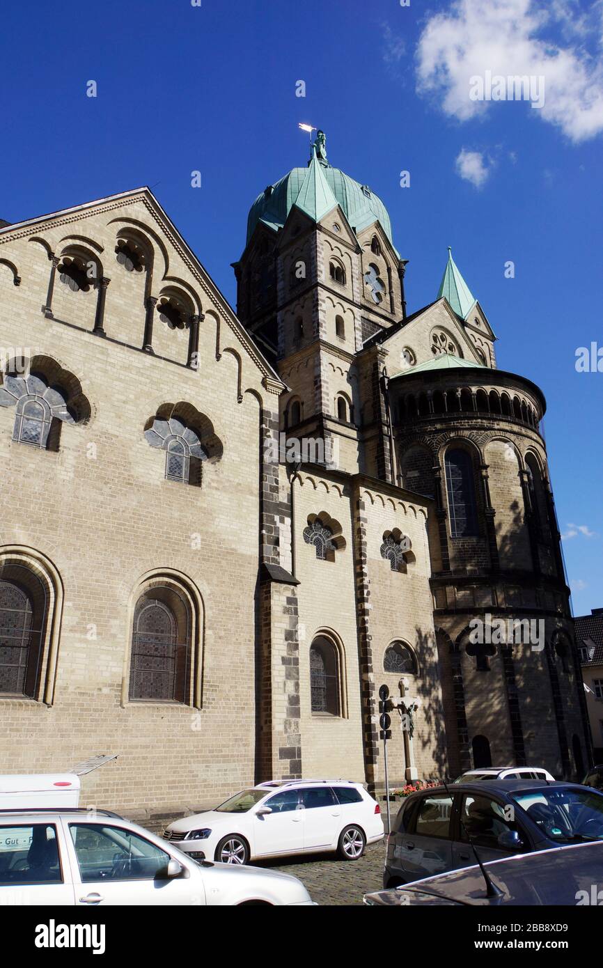 Sankt Quirinus Münster, Neuss, Nordrhein-Westfalen, Deutschland Stock ... Sankt Quirinus Münster, Neuss, Nordrhein-Westfalen, Deutschland Stock ...