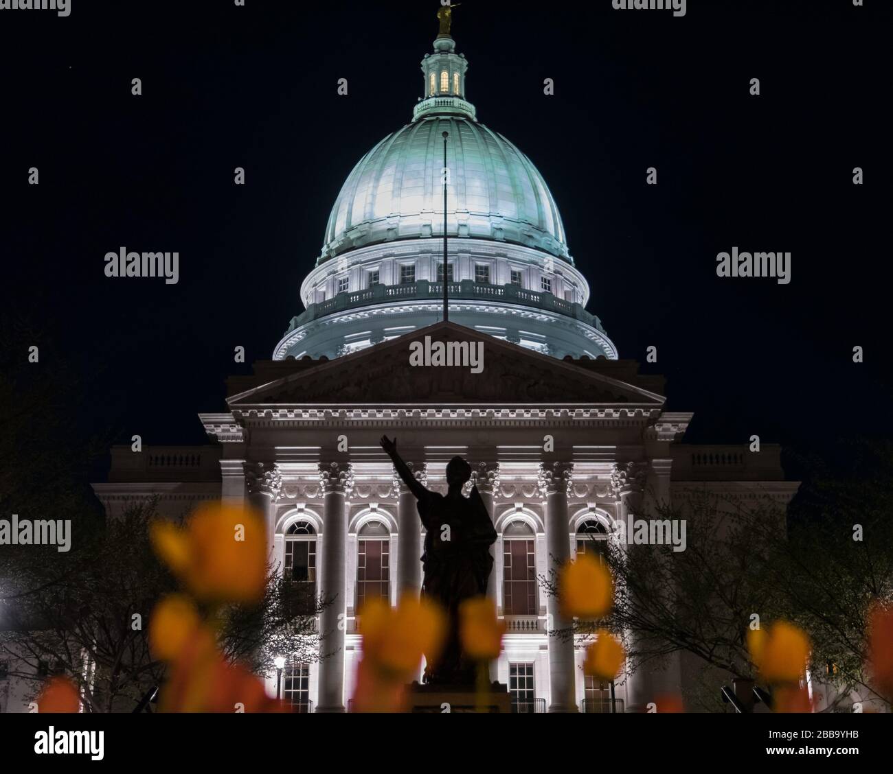 Silhouette state capitol building dome hi-res stock photography and ...