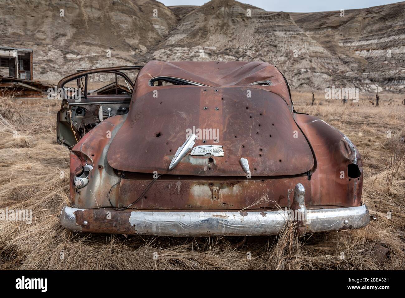 Old abandoned cars in the badlands of Alberta, Canada Stock Photo - Alamy