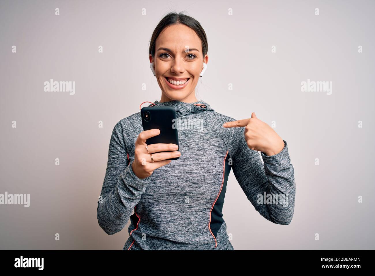 Young fitness woman wearing sport workout clothes using smartphone app ...