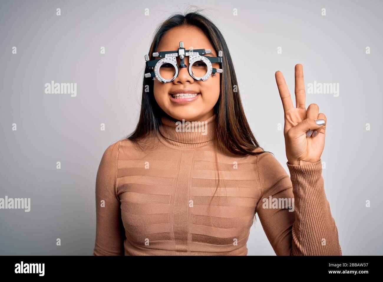 Young asian optical girl controlling eyesight using optometry glasses ...
