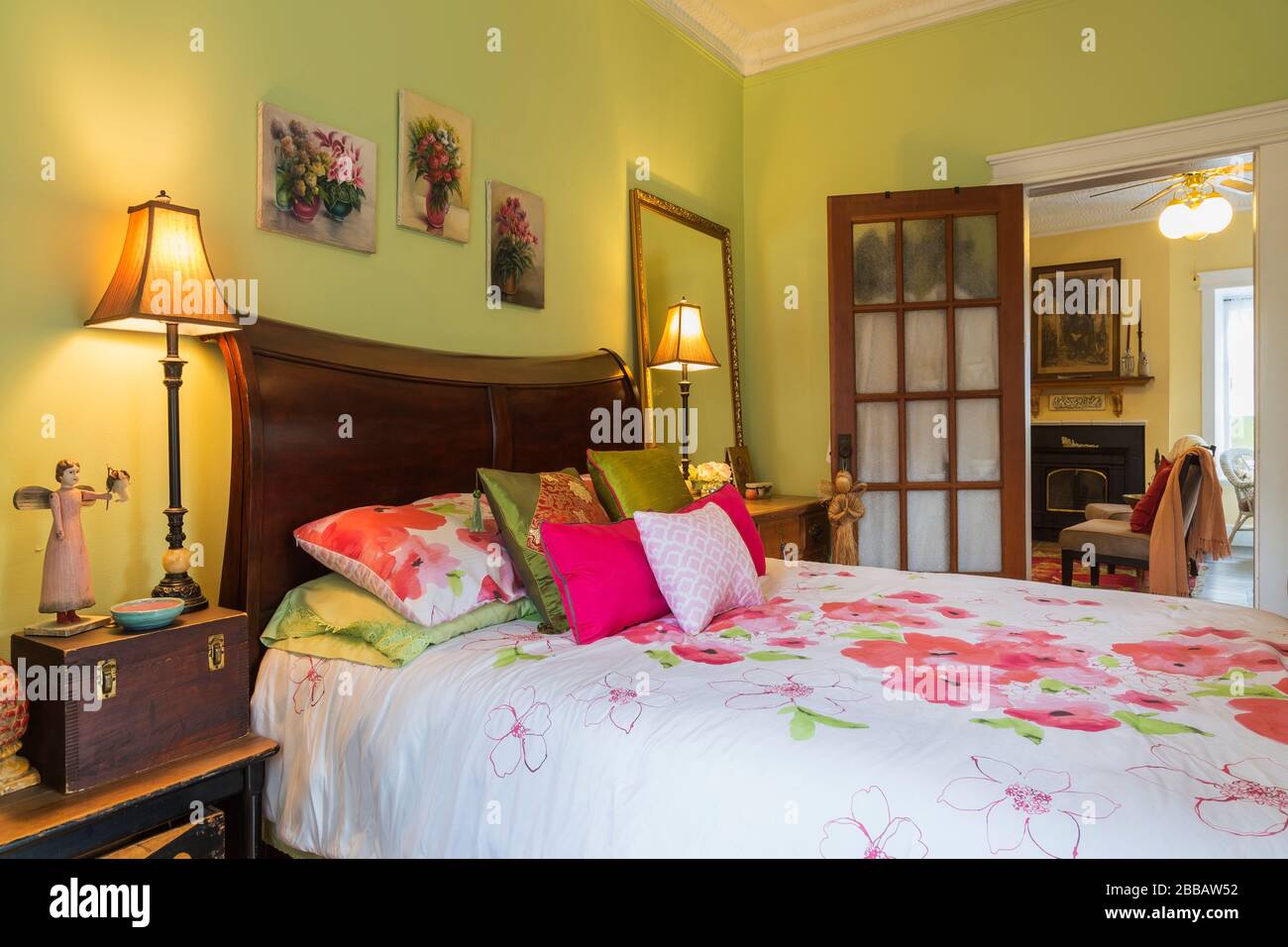 Wood bed vintage hi-res stock photography and images - Alamy