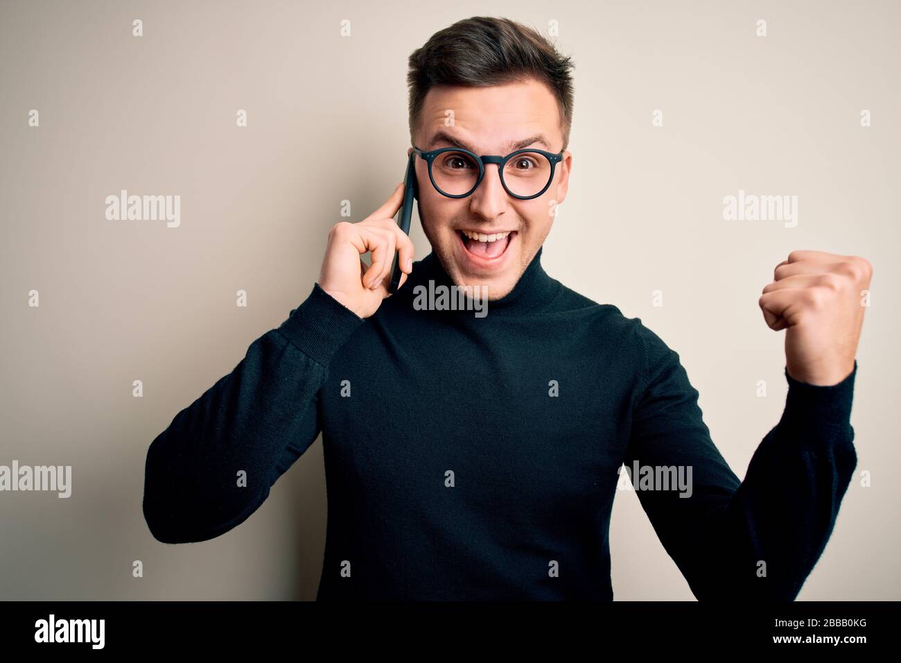Young handsome caucasian man having a conversation talking on ...