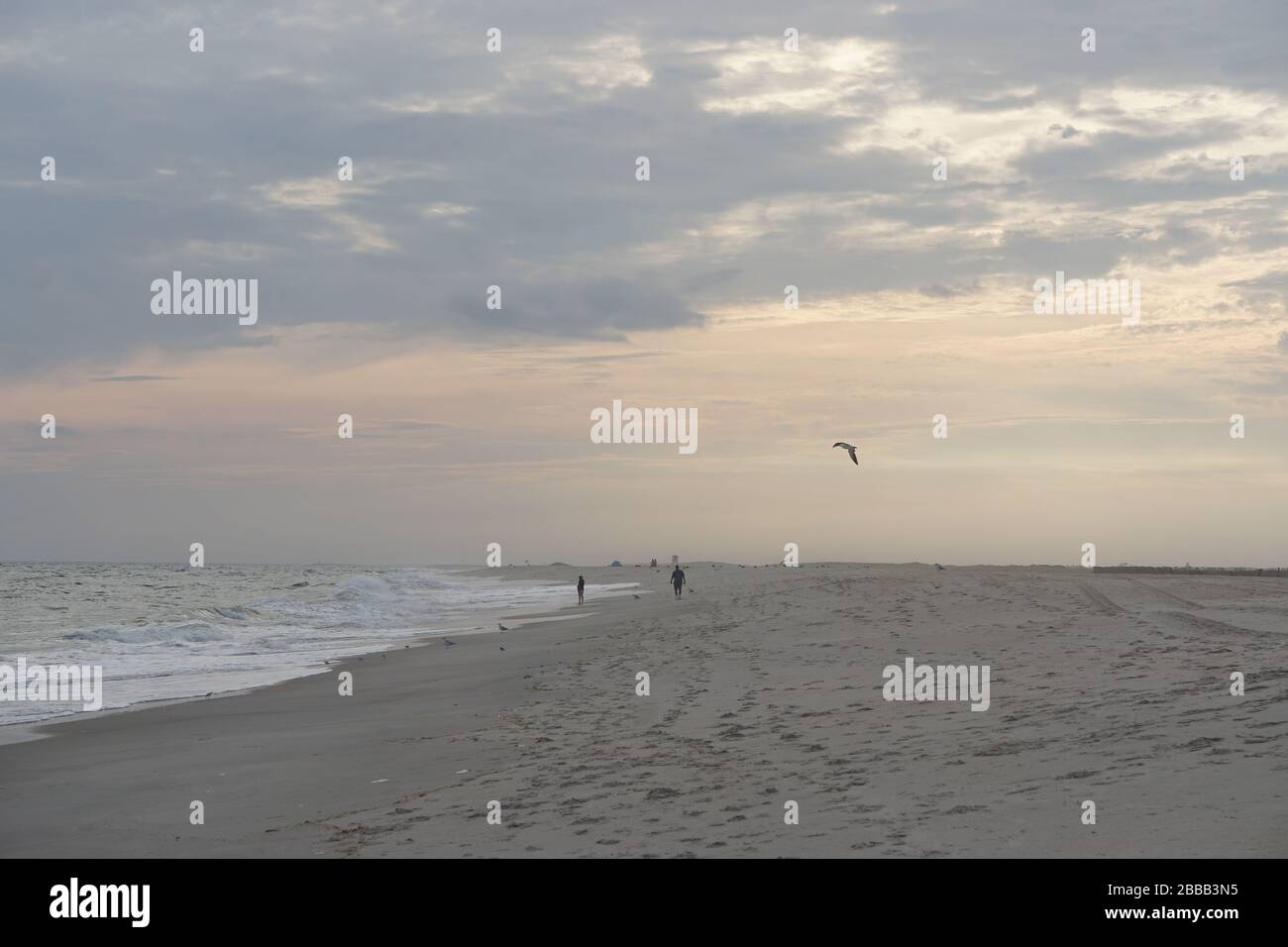 Jones Beach State Park, NY, USA: Sunset on the shore of the Atlantic ...