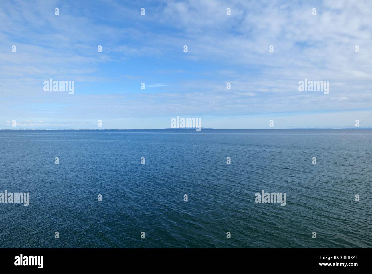 Expansive seascape of the Pacific Ocean with the California Channel ...