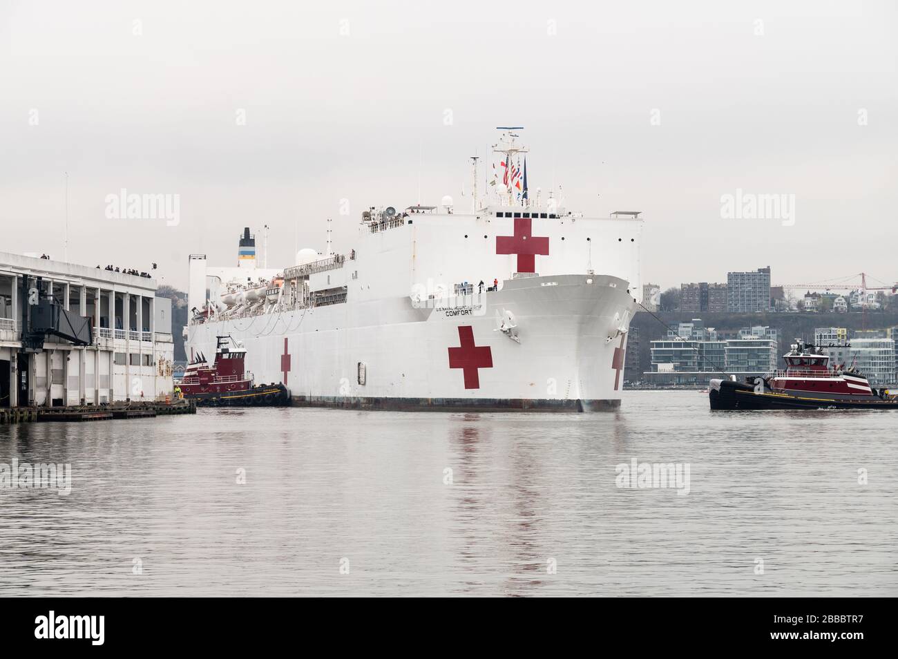 The USNS Comfort docking at Pier 90 in New York Harbor Stock Photo - Alamy