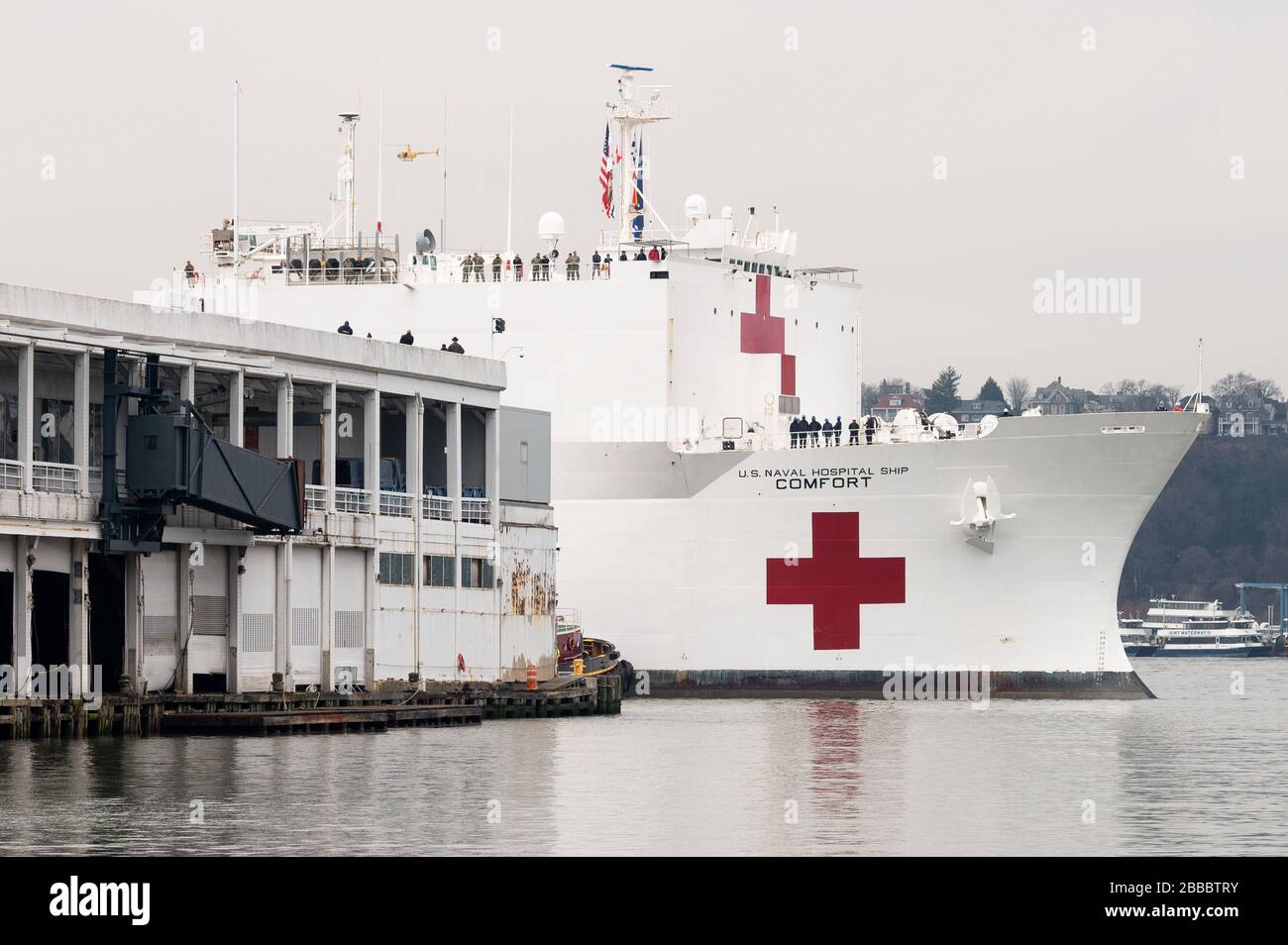 The USNS Comfort docking at Pier 90 in New York Harbor Stock Photo - Alamy