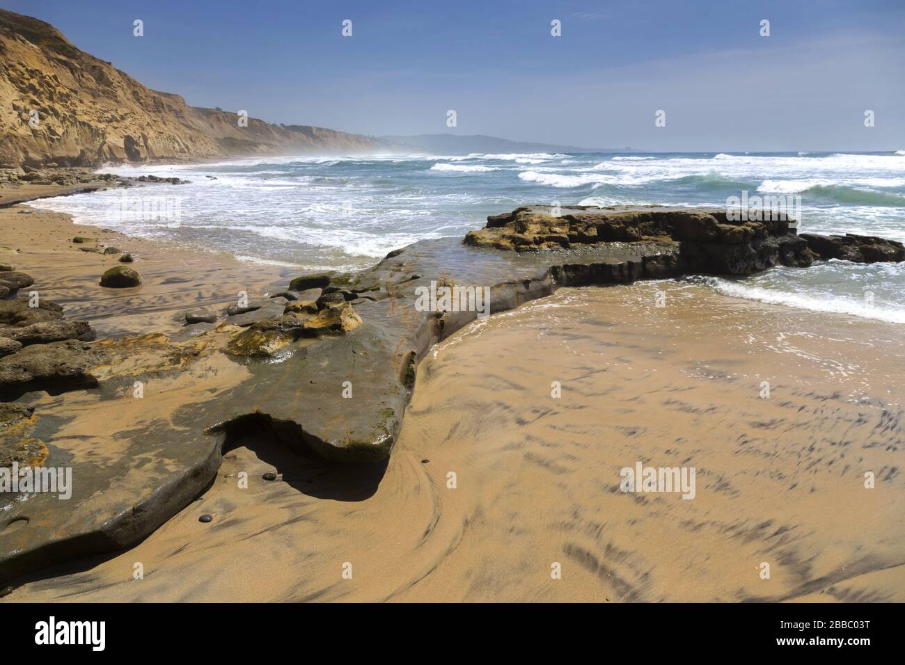 The dramatic rock shores hi-res stock photography and images - Alamy
