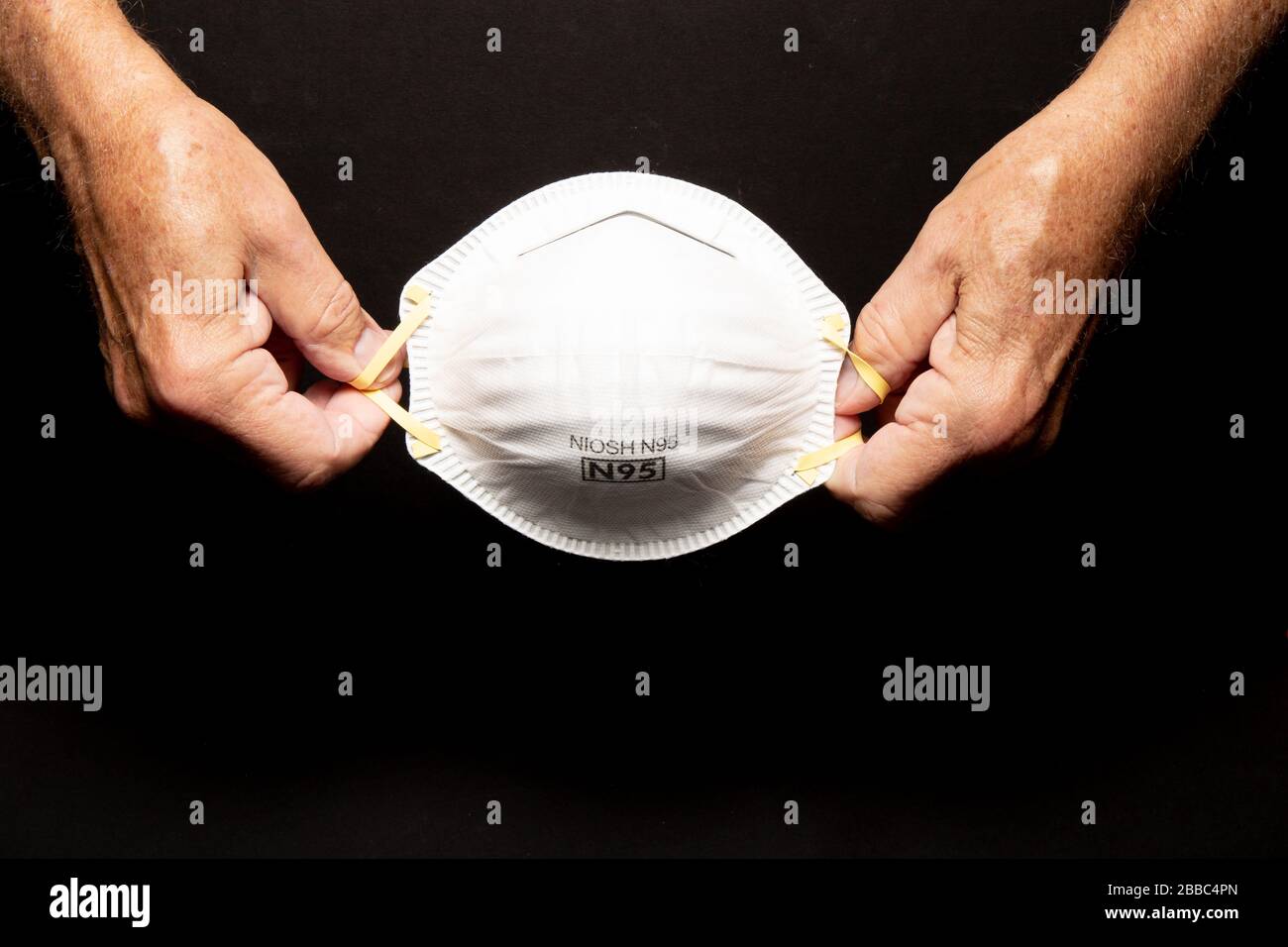 hand(s) holding N95 mask Stock Photo - Alamy
