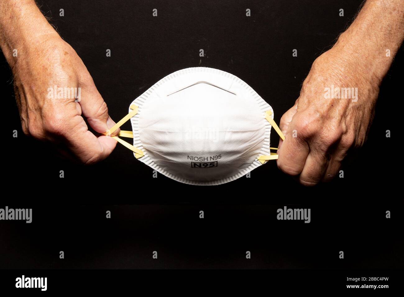 hand(s) holding N95 mask Stock Photo - Alamy