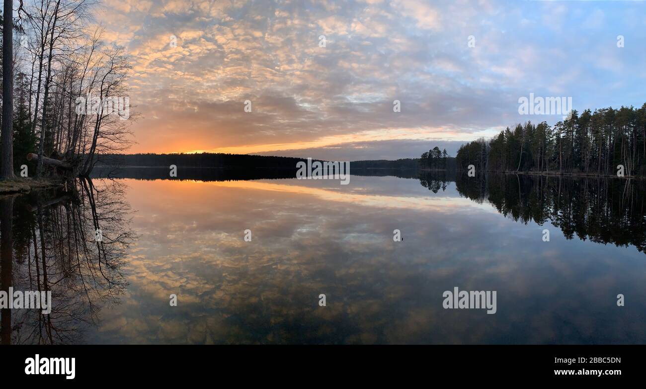 The coast at sunset, the picturesque sunset, quiet water, Mirror in ...