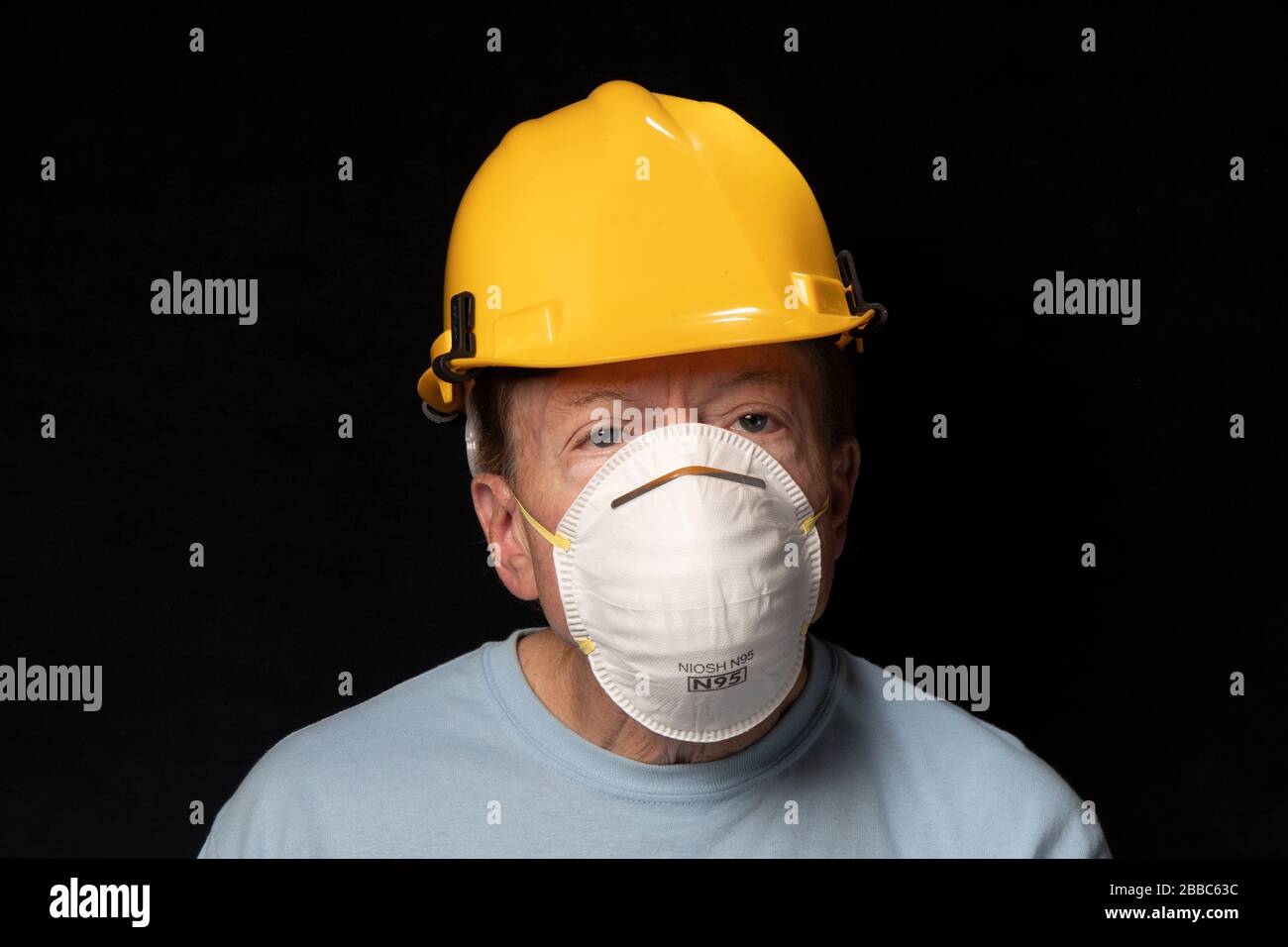 man wearing N95 mask Stock Photo - Alamy