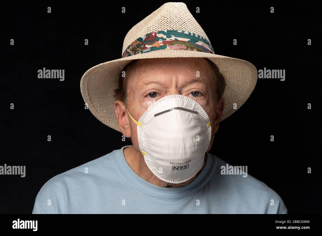 man wearing N95 mask Stock Photo - Alamy