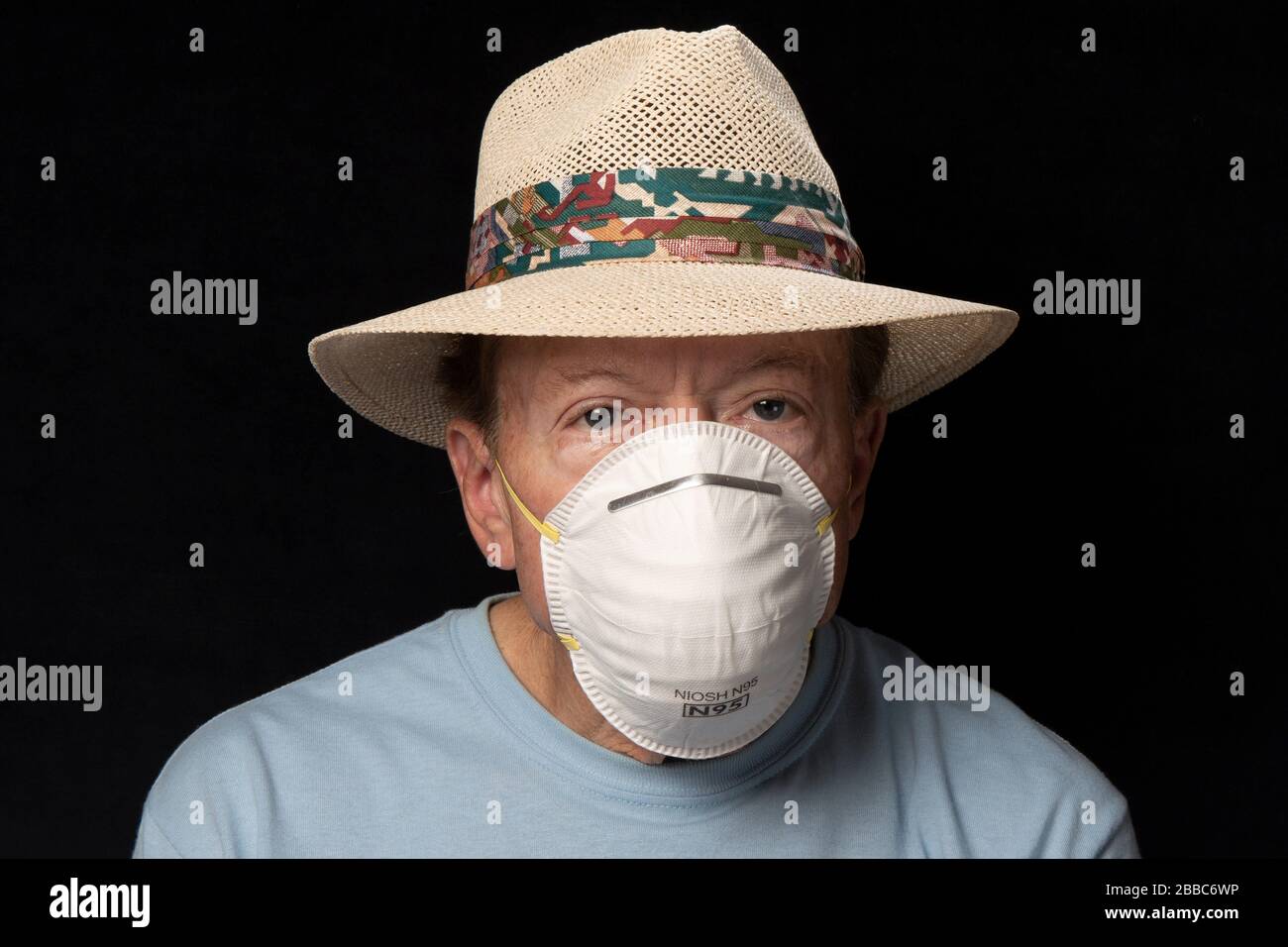 man wearing N95 mask Stock Photo - Alamy