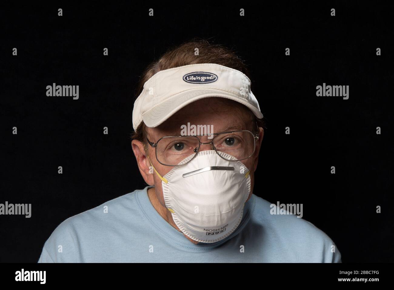 man wearing N95 mask and glasses Stock Photo - Alamy