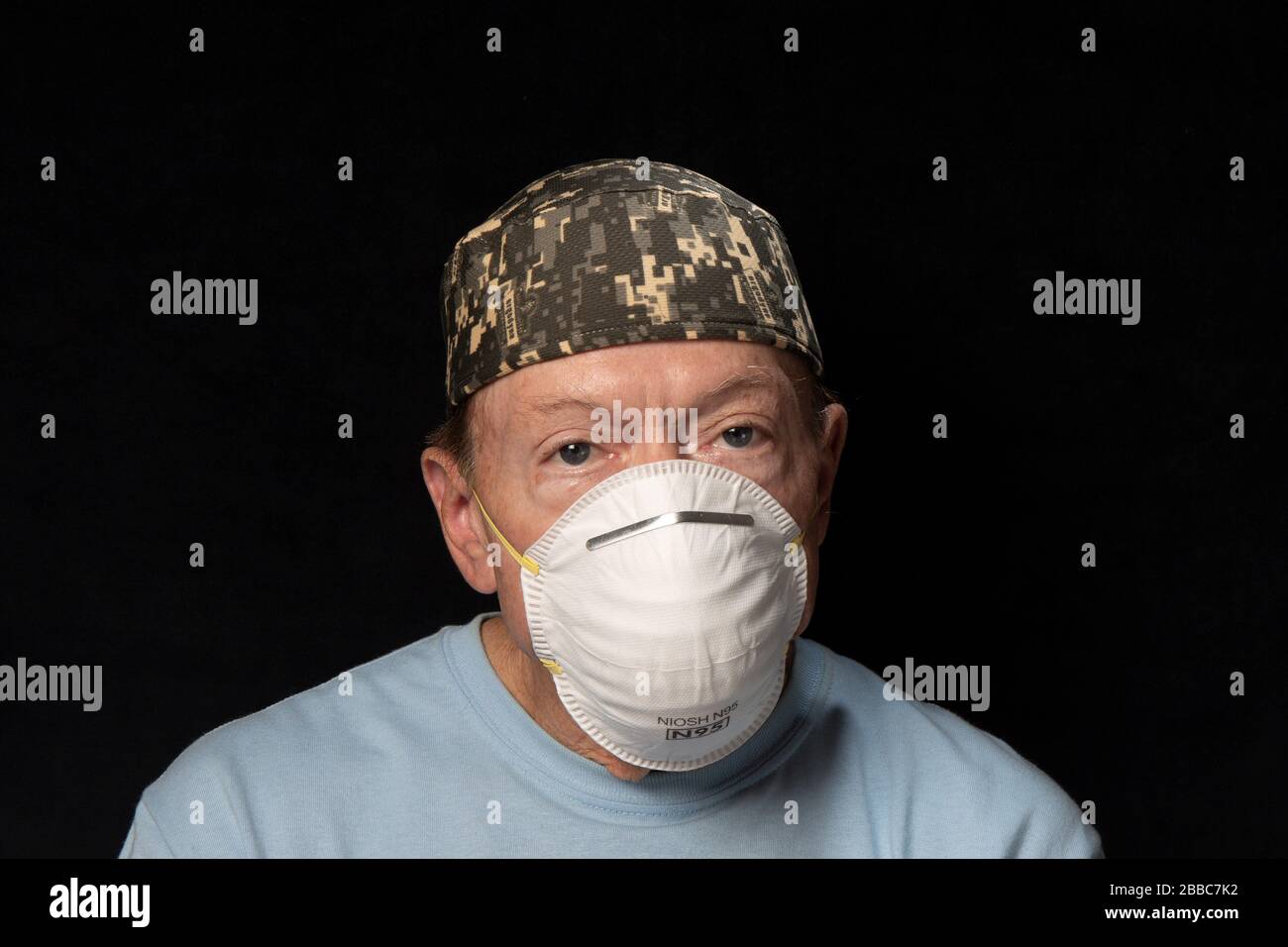 man wearing N95 mask Stock Photo - Alamy