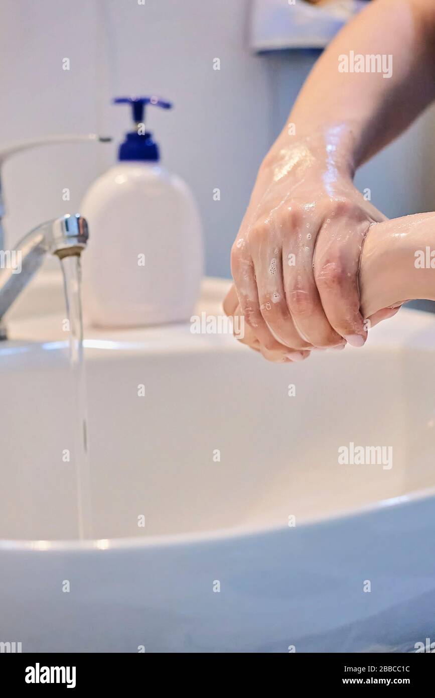Scrubbing hands hi-res stock photography and images - Alamy