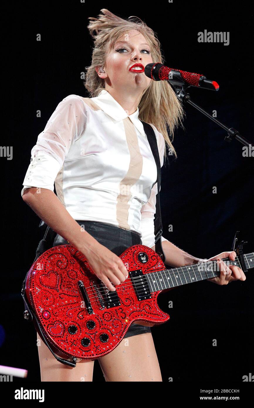 PHILADELPHIA, PA - JULY 19 : Taylor Swift performs on her Red Tour at ...