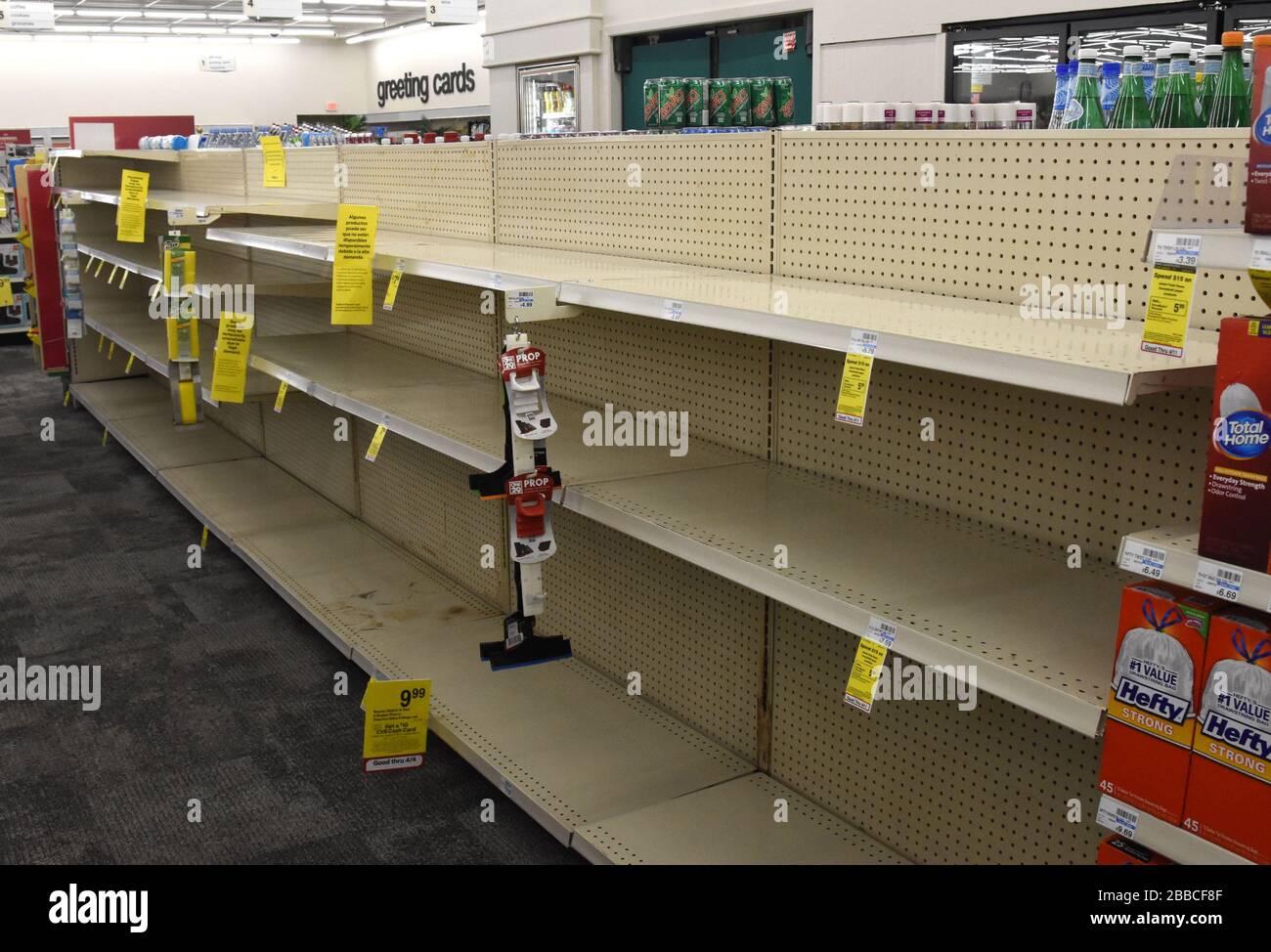 Cvs shelves hi-res stock photography and images - Alamy