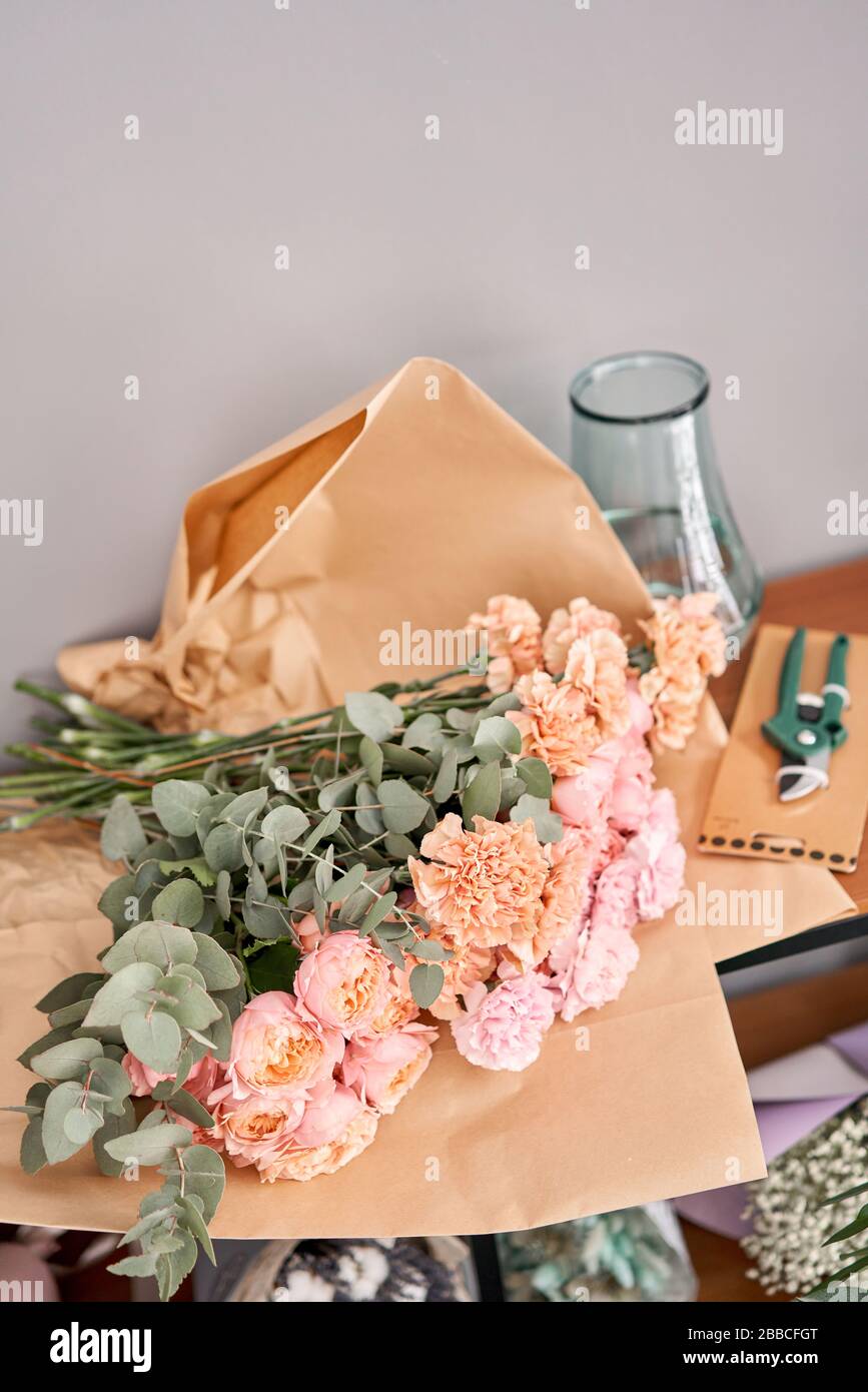 Flower set on wooden table. Fresh cut flowers for decoration home ...