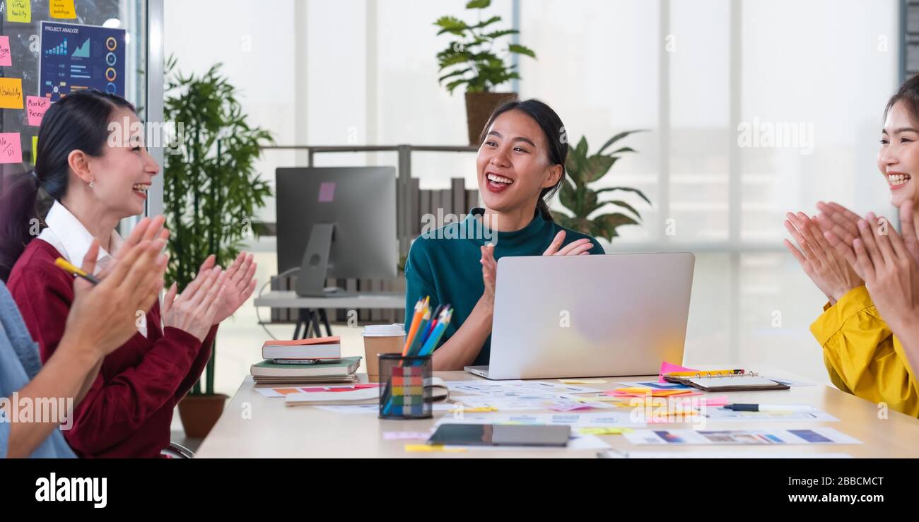 Clapping hand hi-res stock photography and images - Alamy