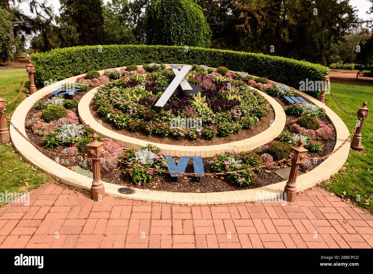 Floral clock hi-res stock photography and images - Alamy