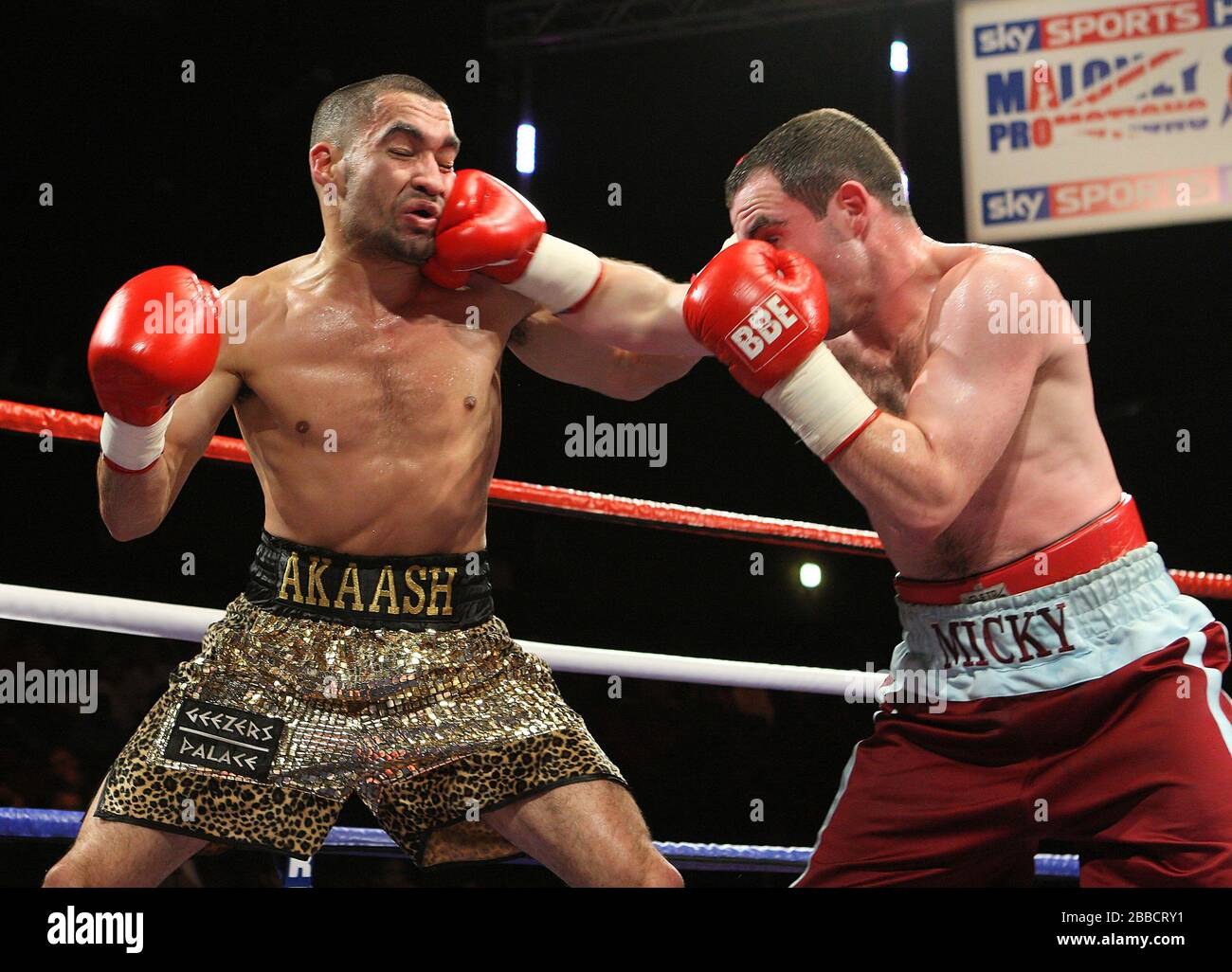 Akaash Bhatia (gold shorts) defeat Mickey Coveney in a Featherweight ...