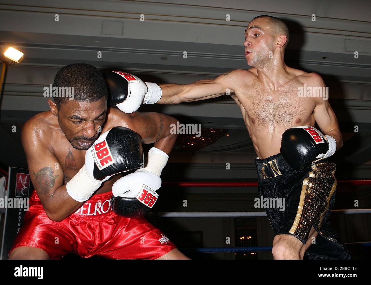 John Fernandez (black shorts) defeats Delroy Spencer in a Super ...