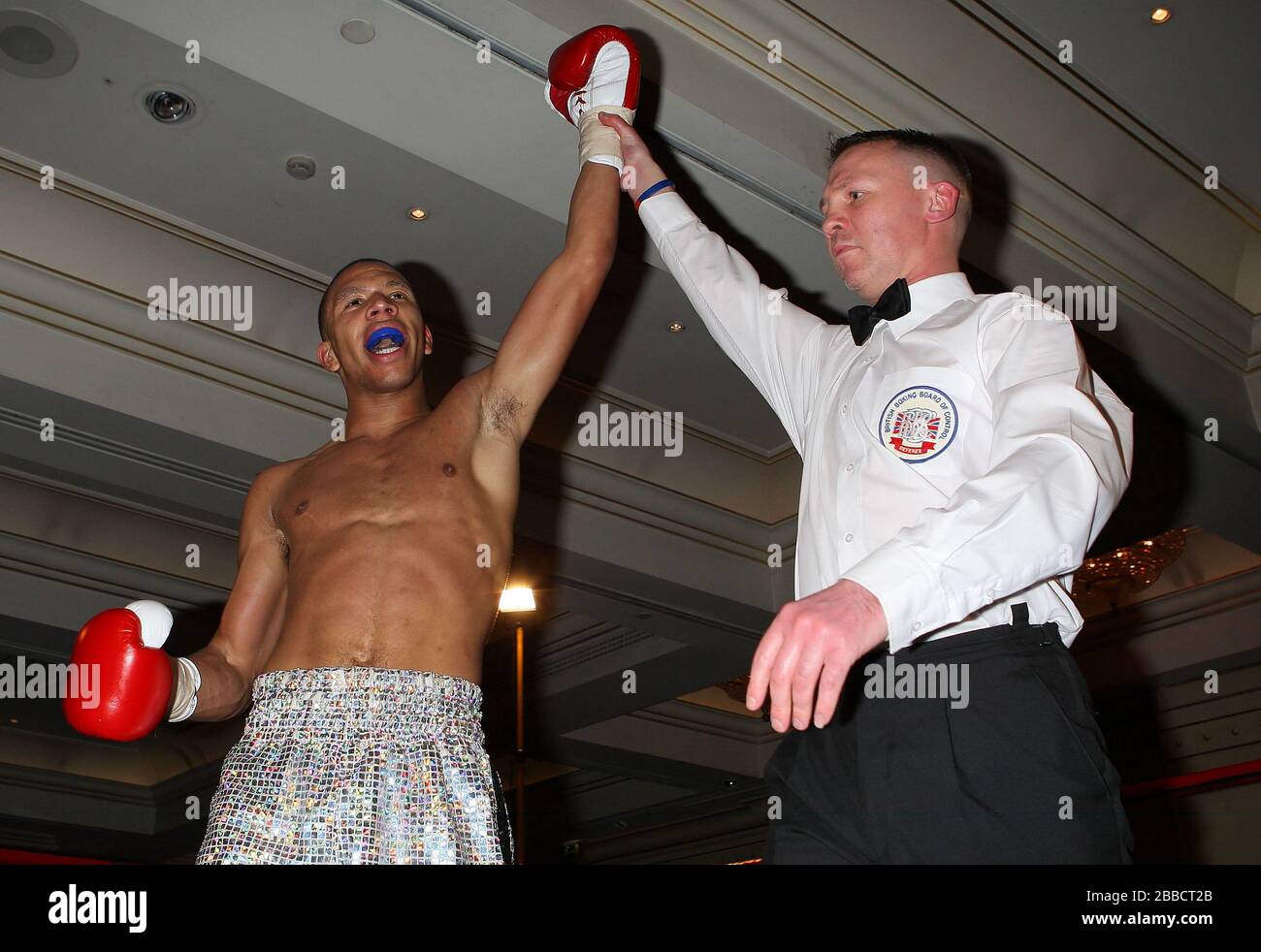 Lee Duncan (silver shorts) defeats Joe Smyth in a Light-Heavyweight ...