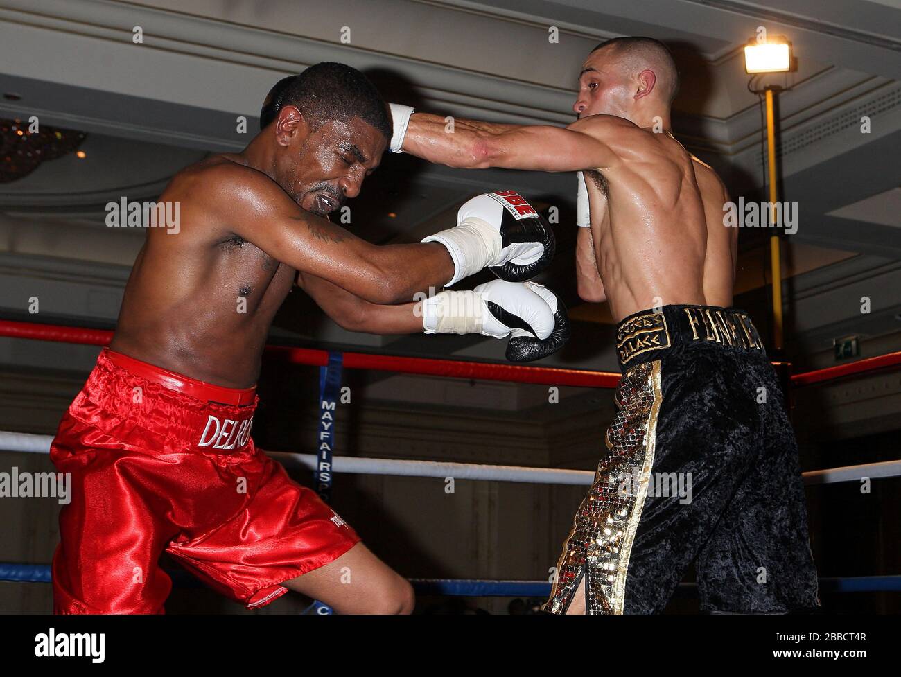 John Fernandez (black shorts) defeats Delroy Spencer in a Super ...