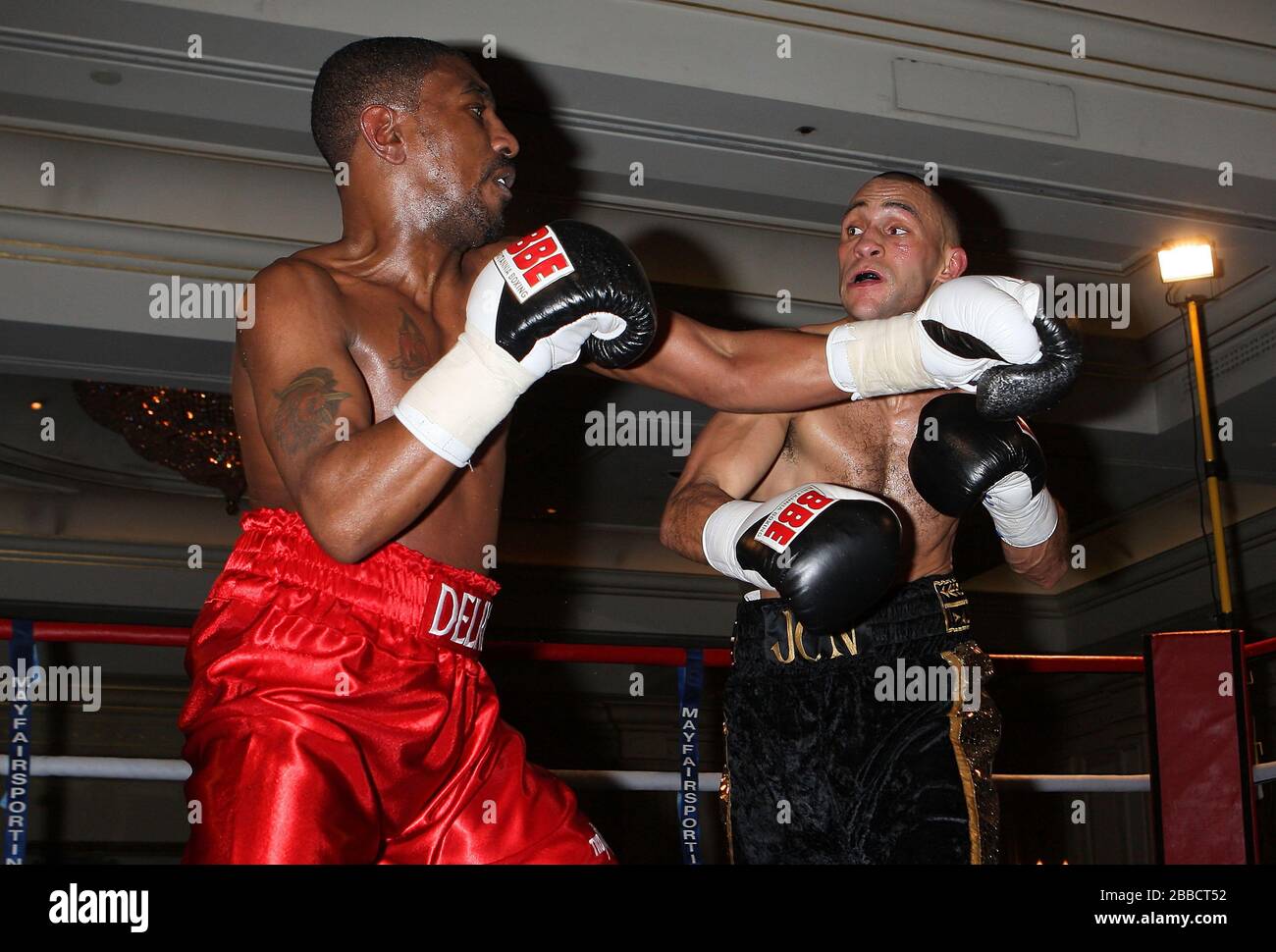 John Fernandez (black shorts) defeats Delroy Spencer in a Super ...