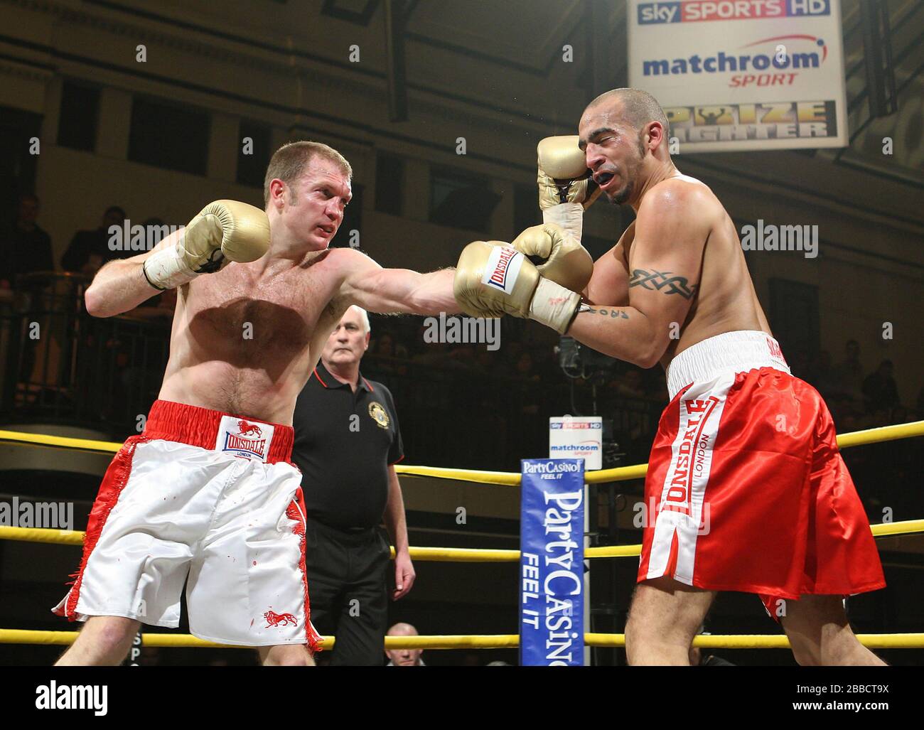Bradley Pryce (red shorts) defeats Neil Sinclair in the Quarter-Final ...
