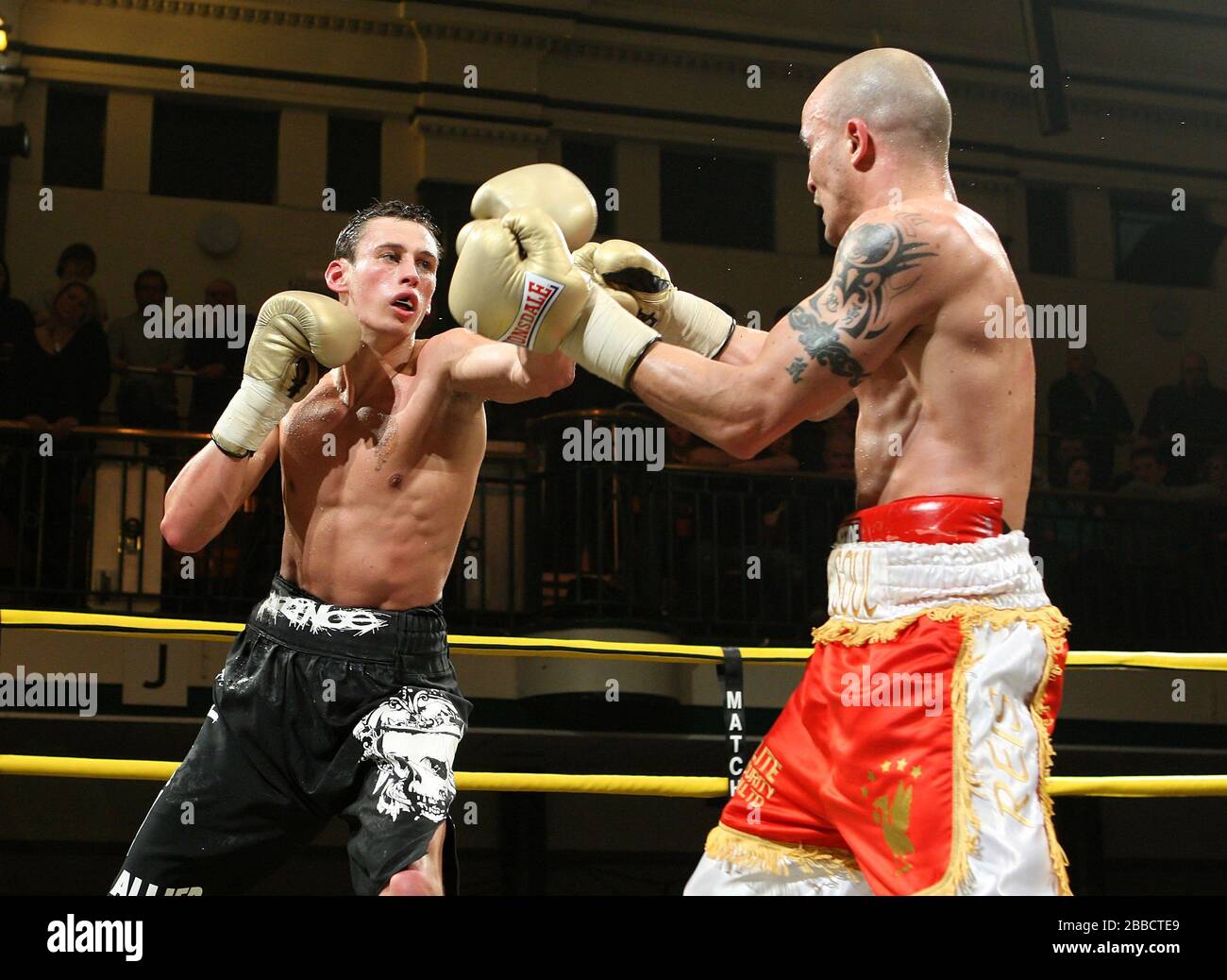 Boxing ring mat hi-res stock photography and images - Alamy
