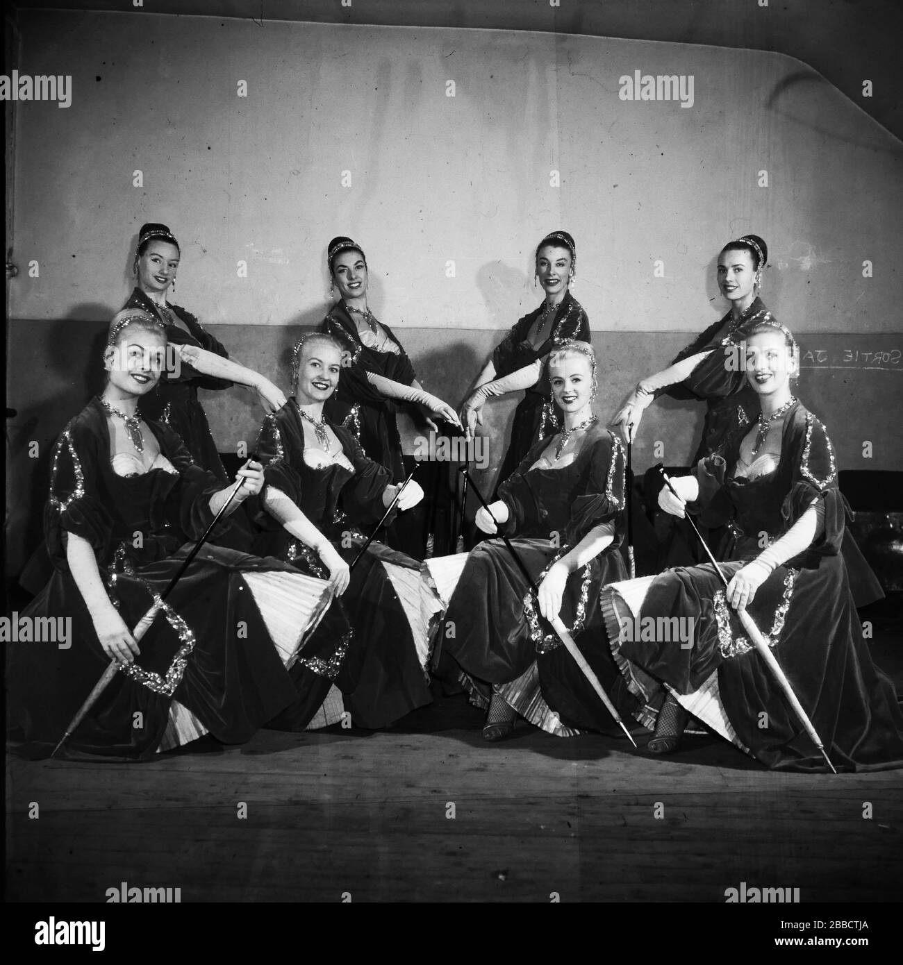 Bluebell girls lido hi-res stock photography and images - Alamy