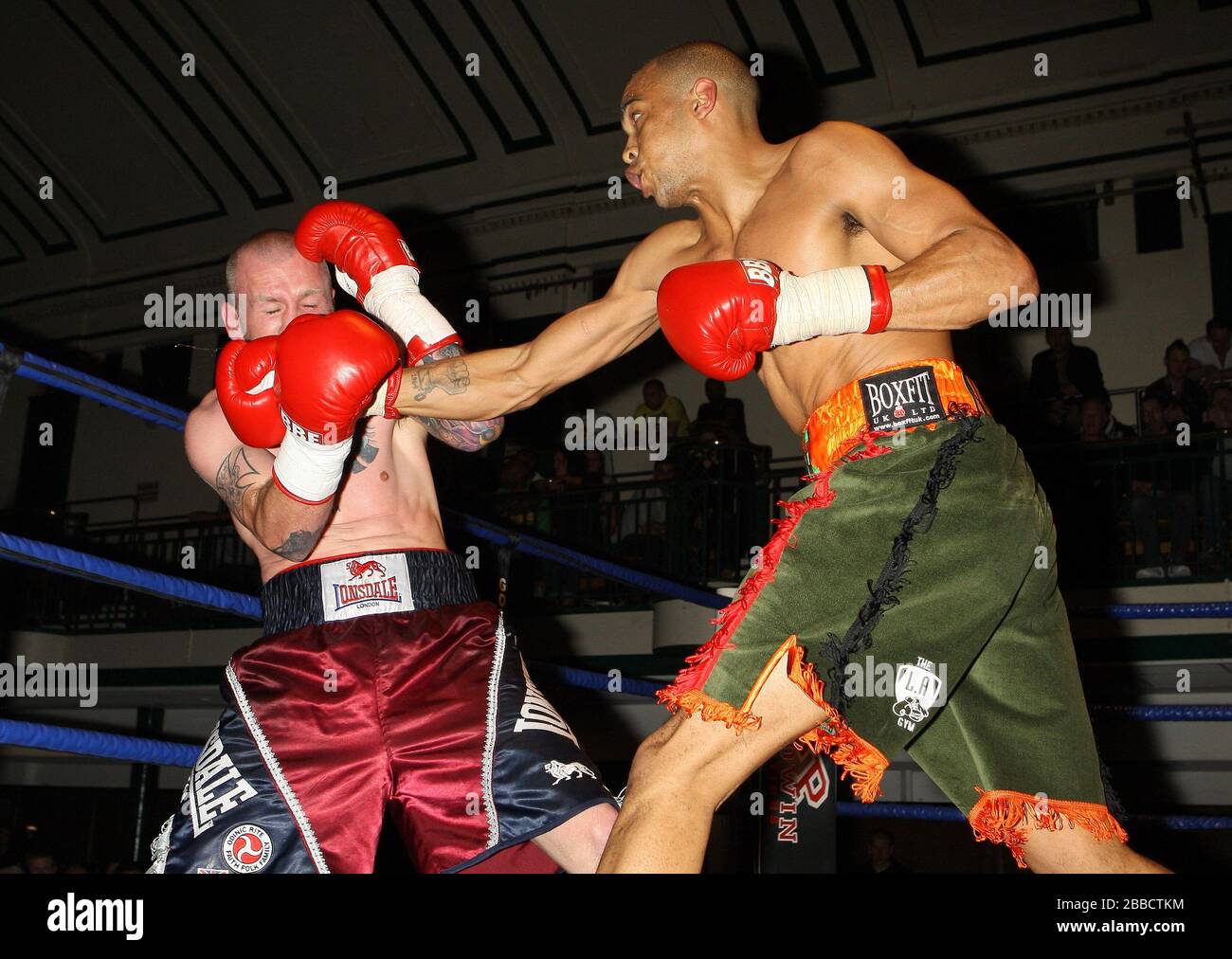 Michael Norgrove (green shorts) defeats Duncan Cottier in a Light ...