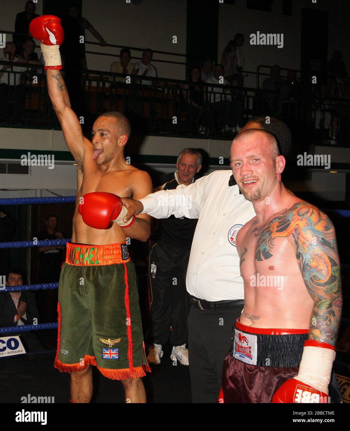 Michael Norgrove (green shorts) defeats Duncan Cottier in a Light ...