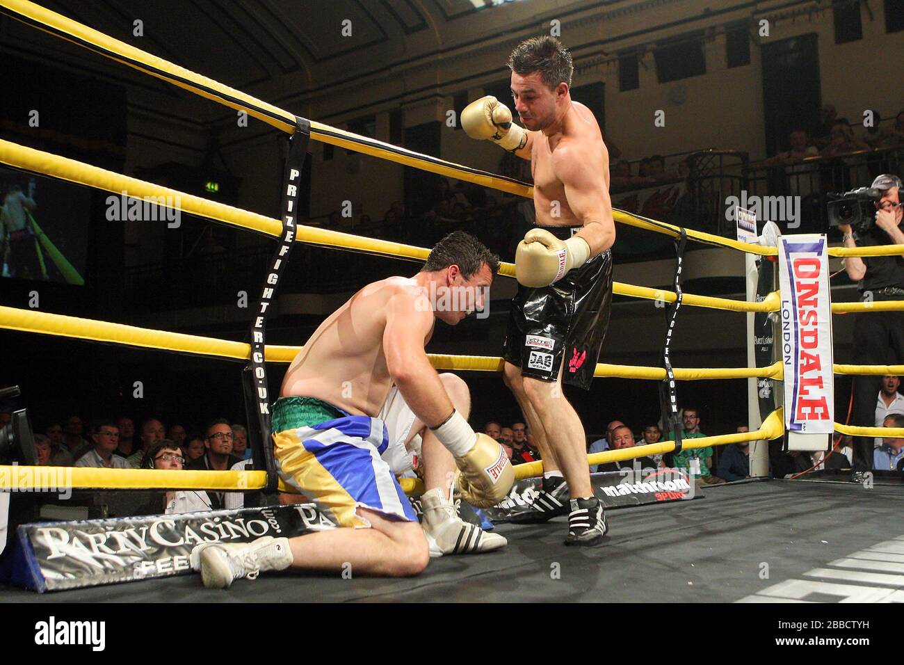 Daniel Cadman (black/pink shorts) defeats Eddie McIntosh in Round One ...