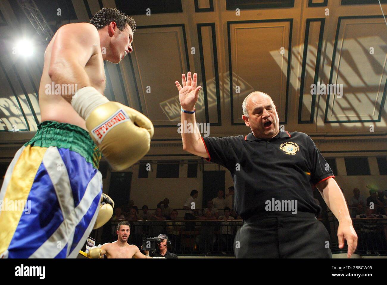Daniel Cadman (black/pink shorts) defeats Eddie McIntosh in Round One ...