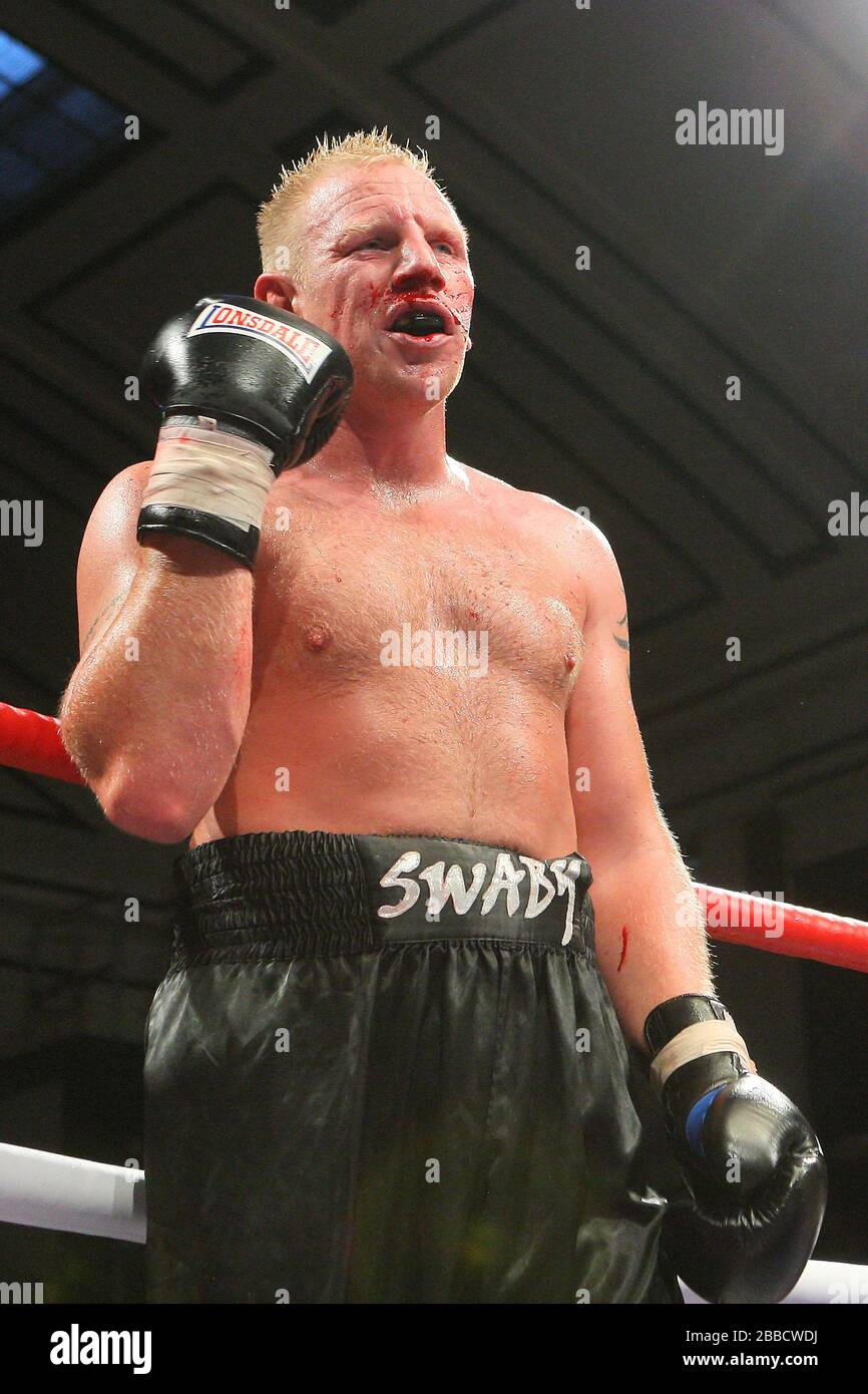 Matt Skelton (black/gold shorts) defeats Lee Swaby in a Heavyweight ...