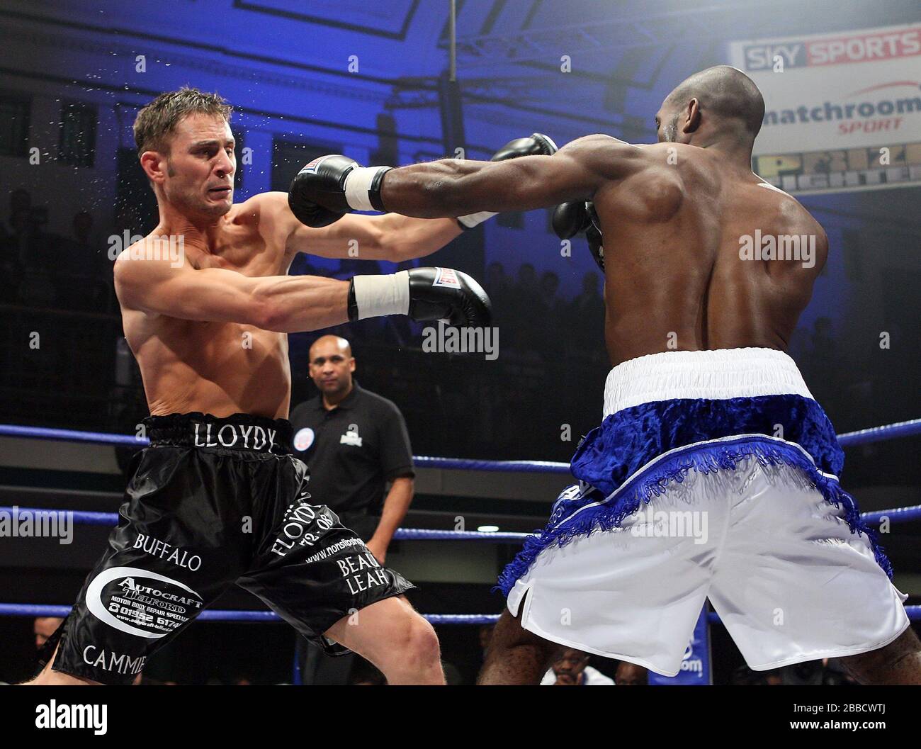 Semi-Final: Ted Bami (white shorts) defeats Mark Lloyd (black shorts), Prizefighter 'The ...