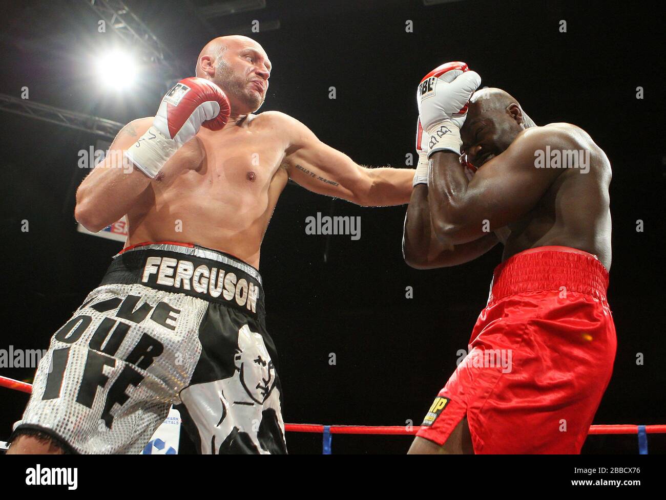 Larry Olubamiwo (red) defeats Dave Ferguson in a Heavyweight boxing ...